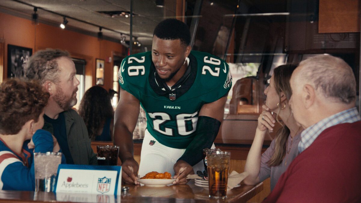 Kick Off the NFL Season with Applebee's Irresistible 50 Cent Wing Deal